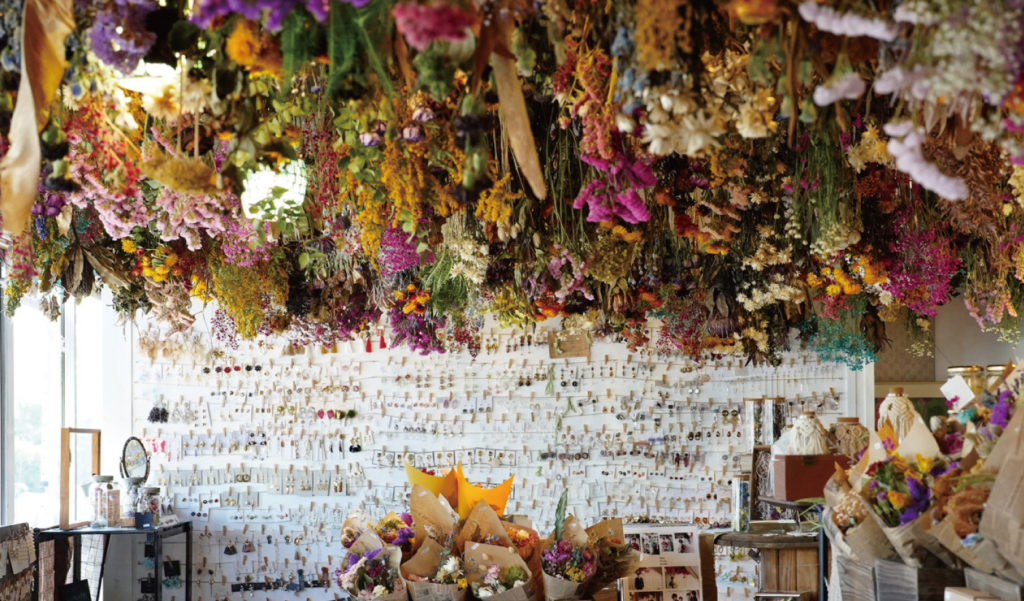 花＆カフェ＆アクセサリー｜佐賀のフォトウェディング・前撮りなら【公式】Lazuli